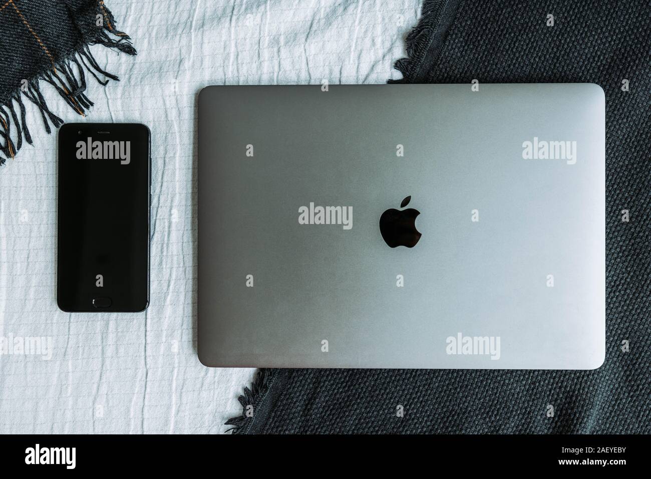 Phone laptop ipad hi-res stock photography and images - Alamy