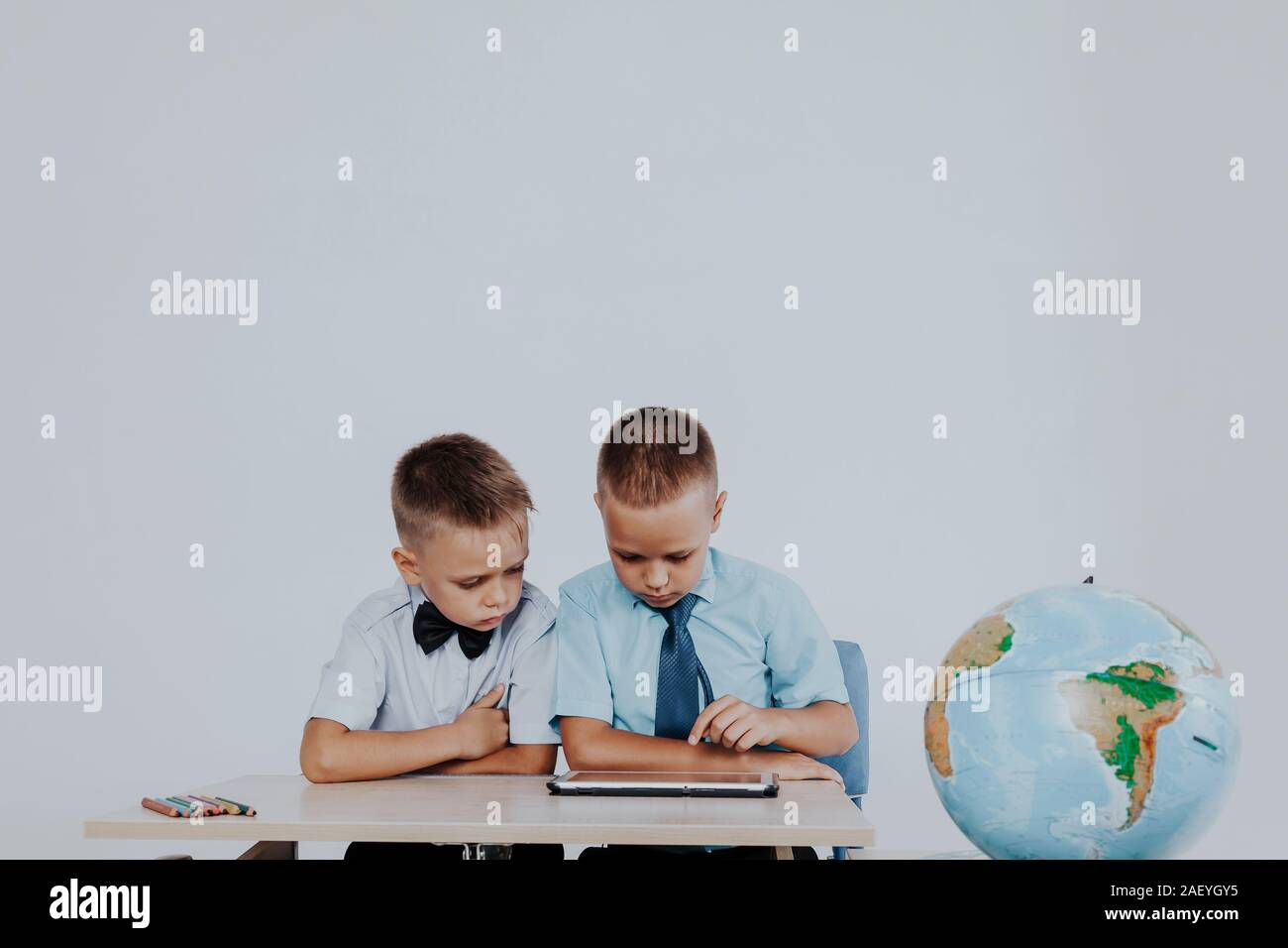 boys learn lessons Internet Tablet class school Stock Photo - Alamy