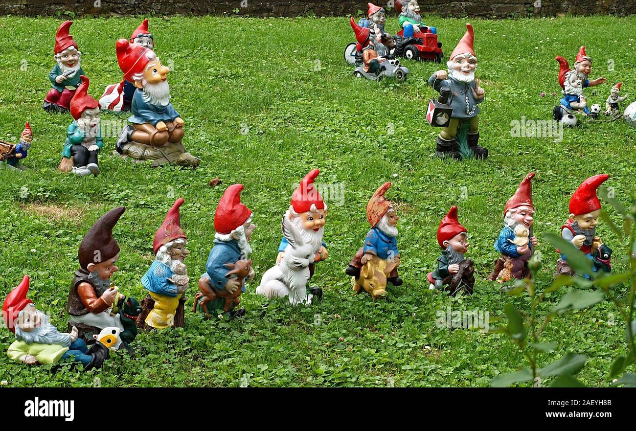 Pot gnomes hi-res stock photography and images - Alamy