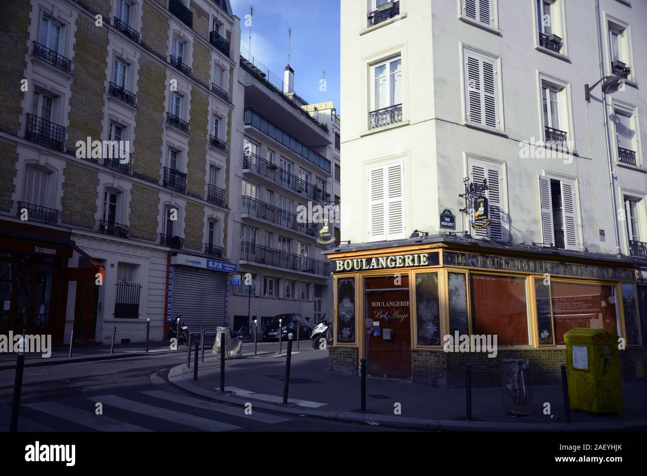 Morning street view hi-res stock photography and images - Alamy