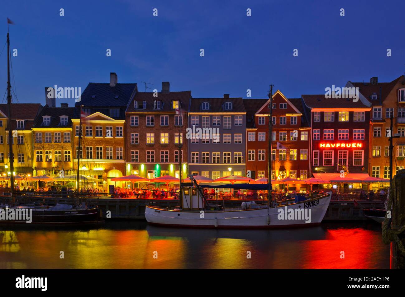 Nightlife at the Waterfront in Copenhagen, Denmark Stock Photo - Alamy
