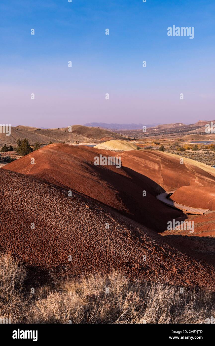 Red cracked earth mounds on the Paint Cove Trail in Painted Hills Stock ...