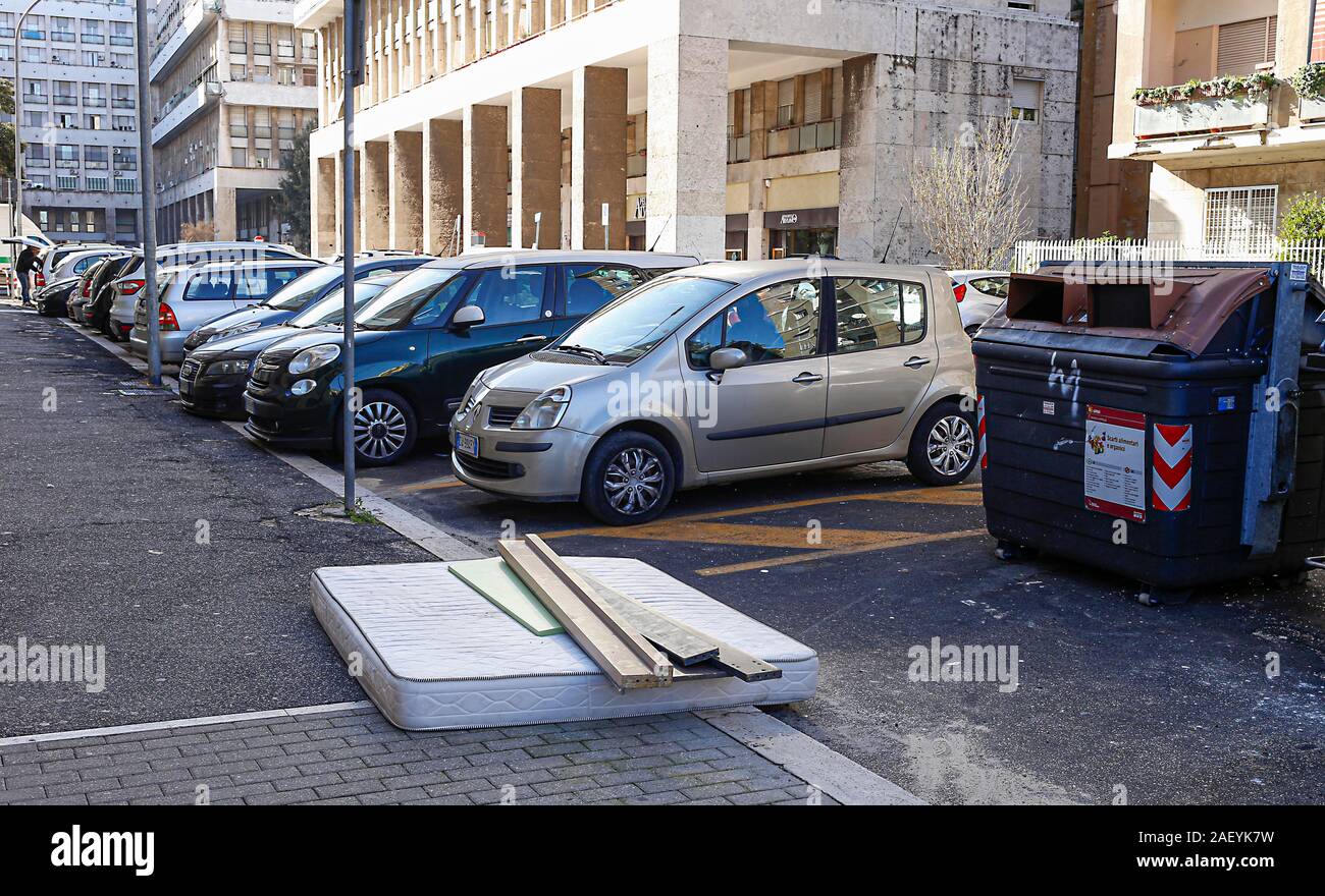 Carta rifiuti hi-res stock photography and images - Alamy