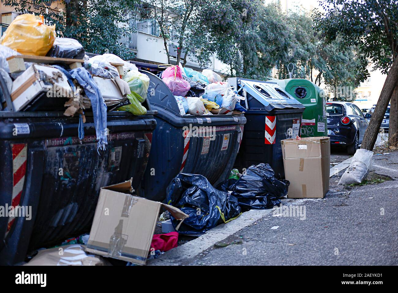 Carta rifiuti hi-res stock photography and images - Alamy