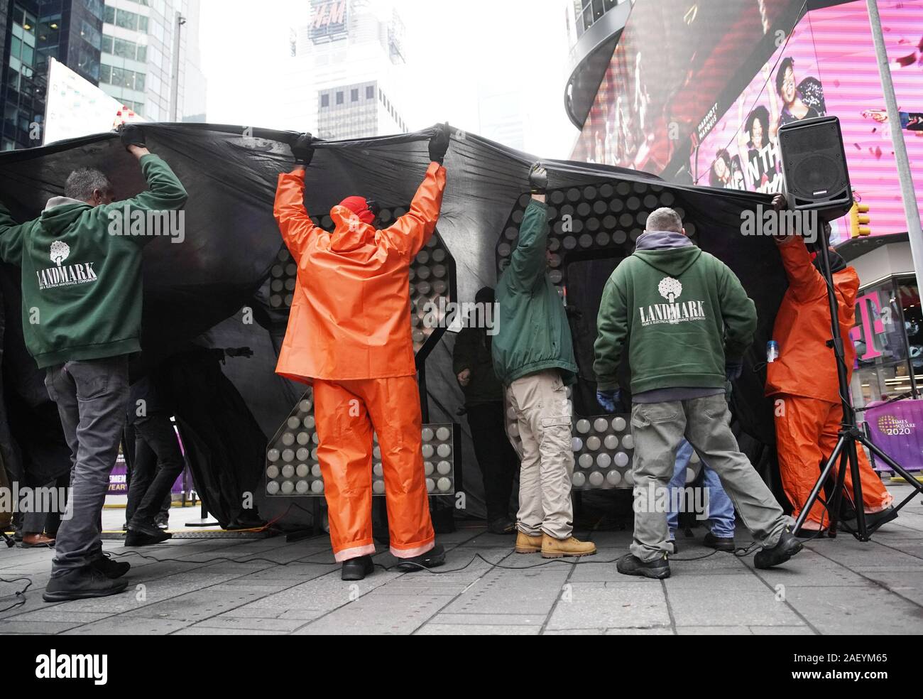 20 foot drop hi-res stock photography and images - Alamy