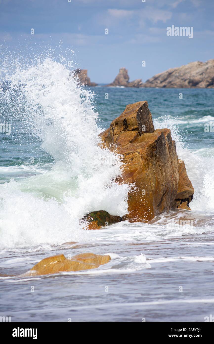 Ocean waves against rocks in Brittany Stock Photo - Alamy