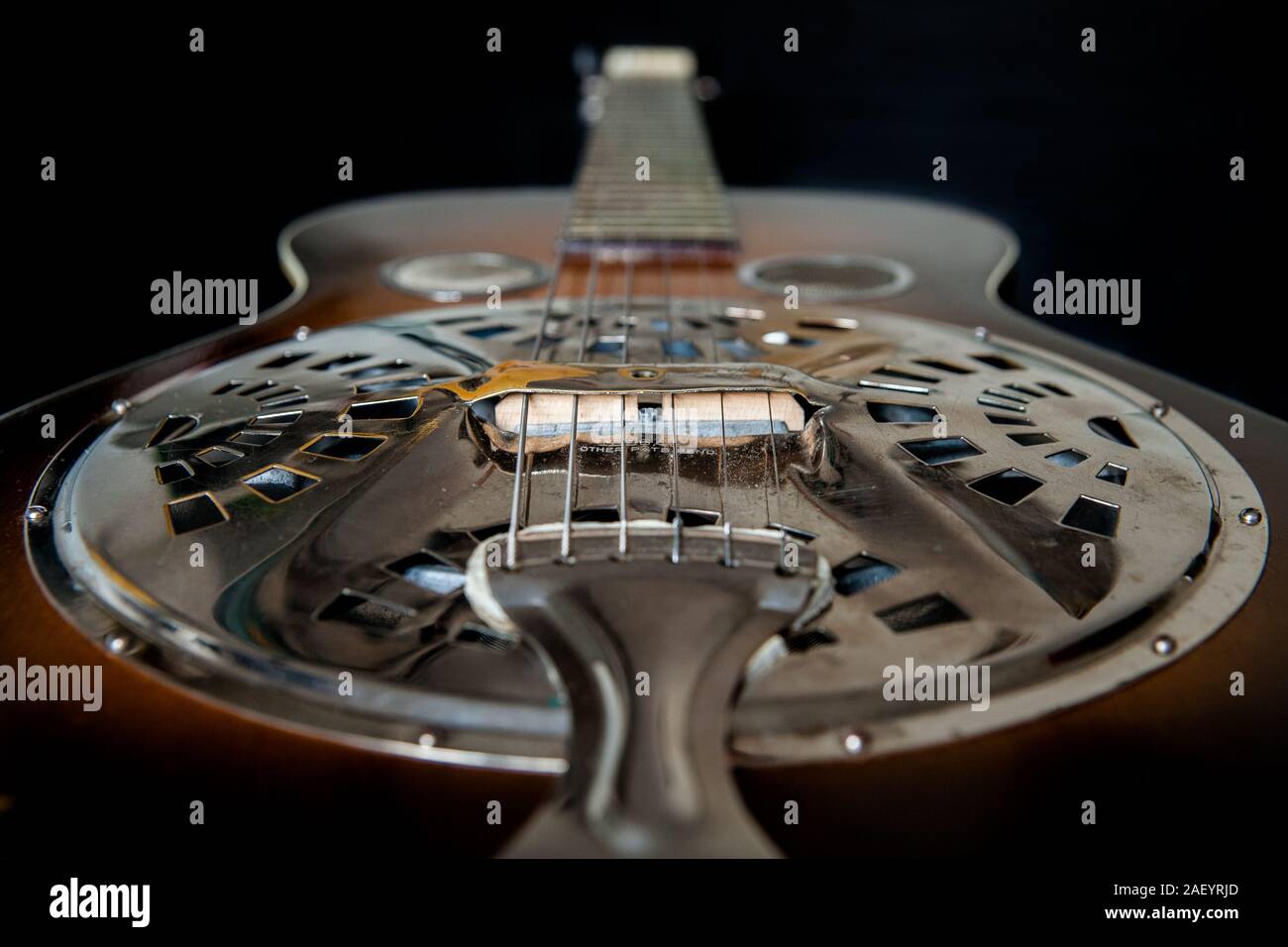 Black electric guitar, back hi-res stock photography and images - Alamy