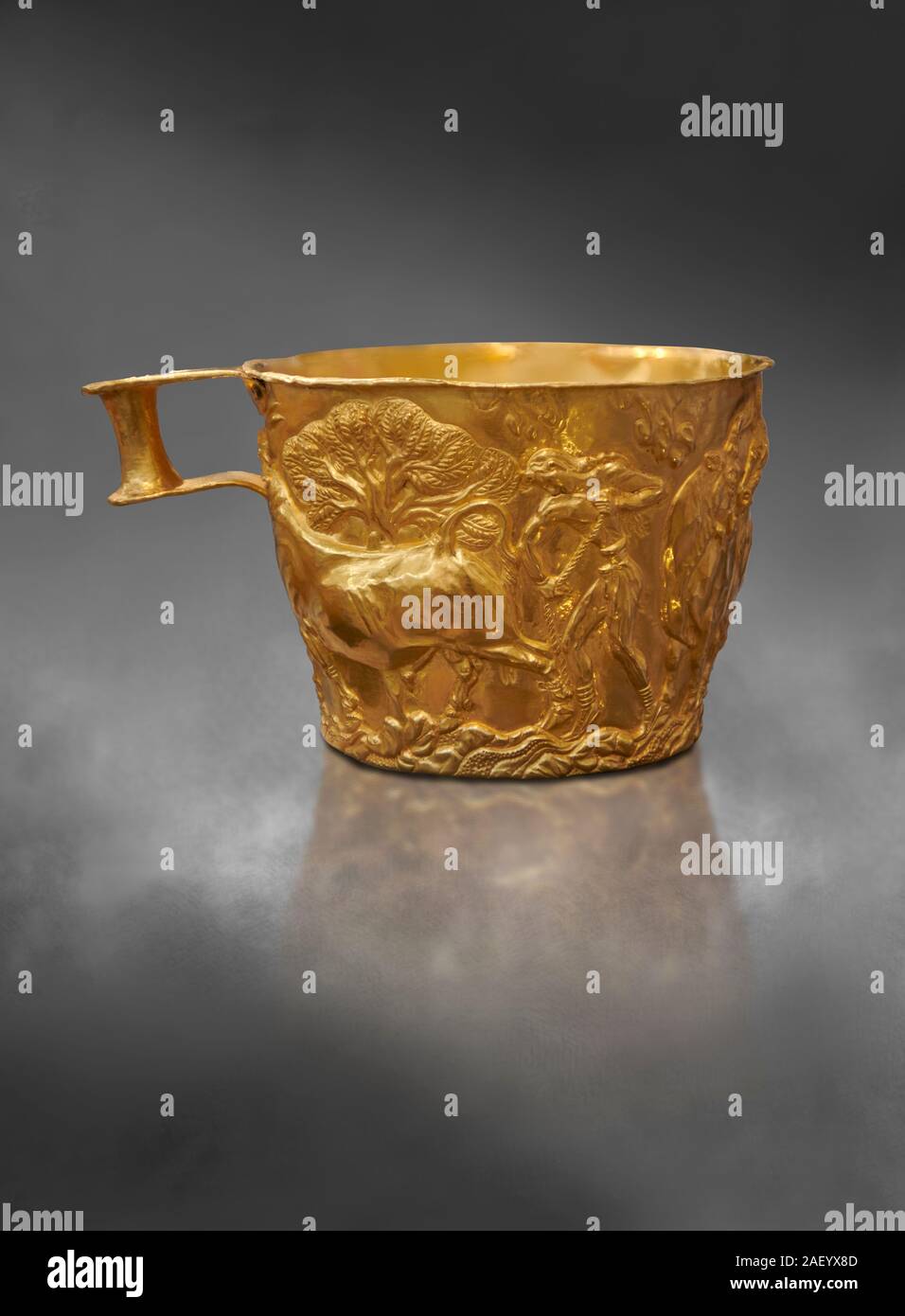 Mycenaean Vapheio Cup High Resolution Stock Photography and Images - Alamy