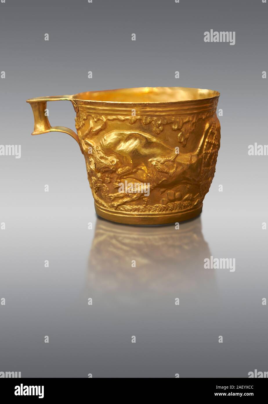 Vapheio (Vaphio or Vafio) Mycenaean gold cup depicting a wild bull hunt ...