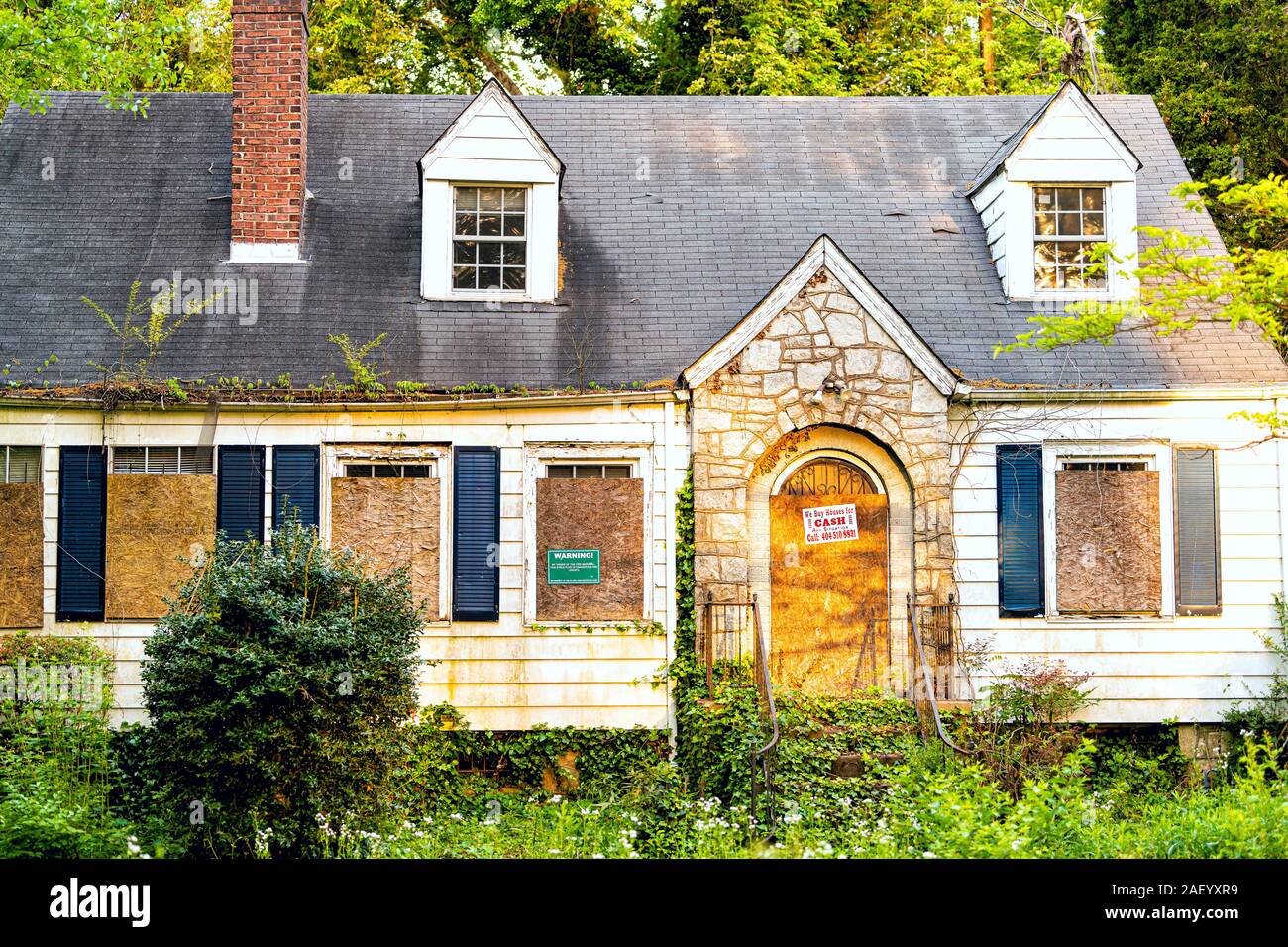 Unsafe building notice hi-res stock photography and images - Alamy
