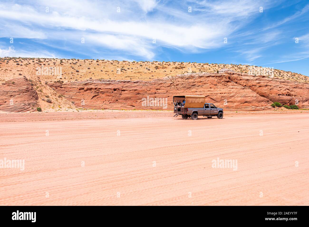 Group photo bus tour hi-res stock photography and images - Alamy