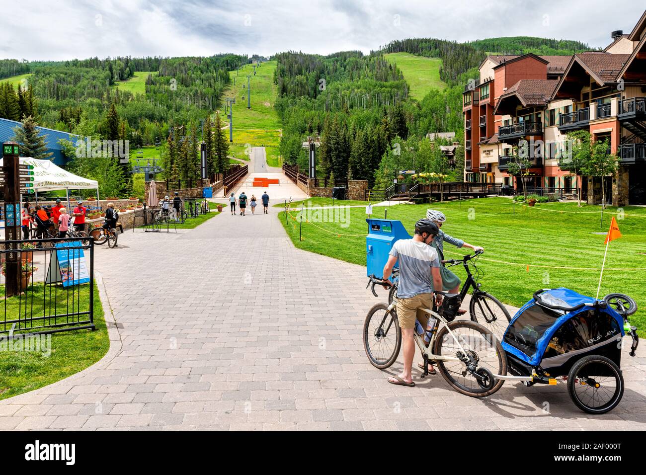 Vail colorado summer alpine village hi-res stock photography and images ...