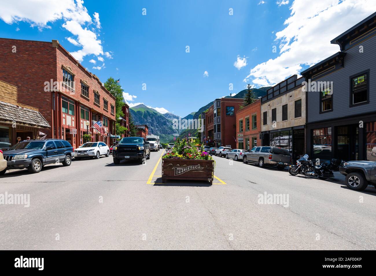 Downtown stree hi-res stock photography and images - Alamy