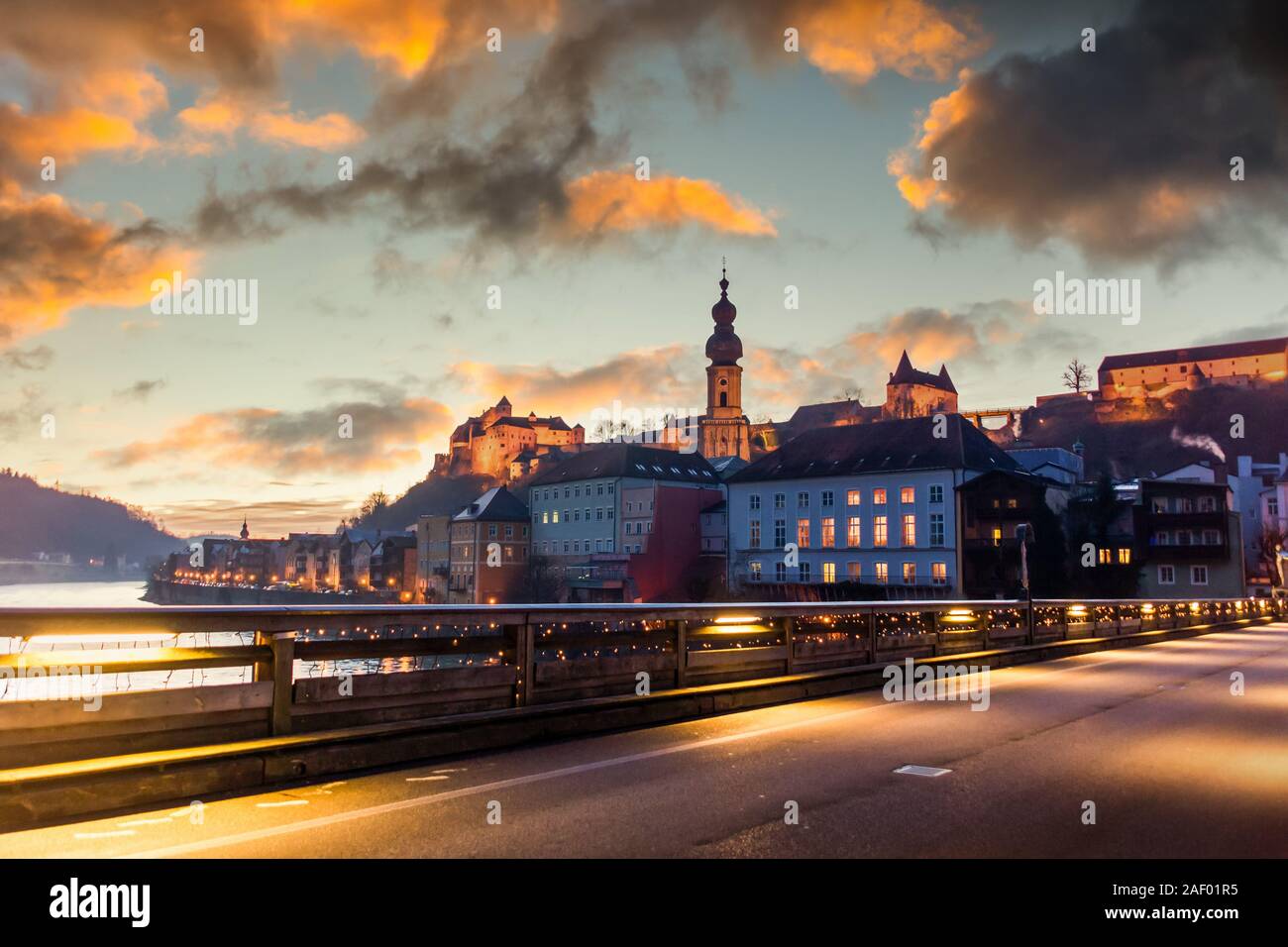 Burghausen castle bavaria night hi-res stock photography and images - Alamy