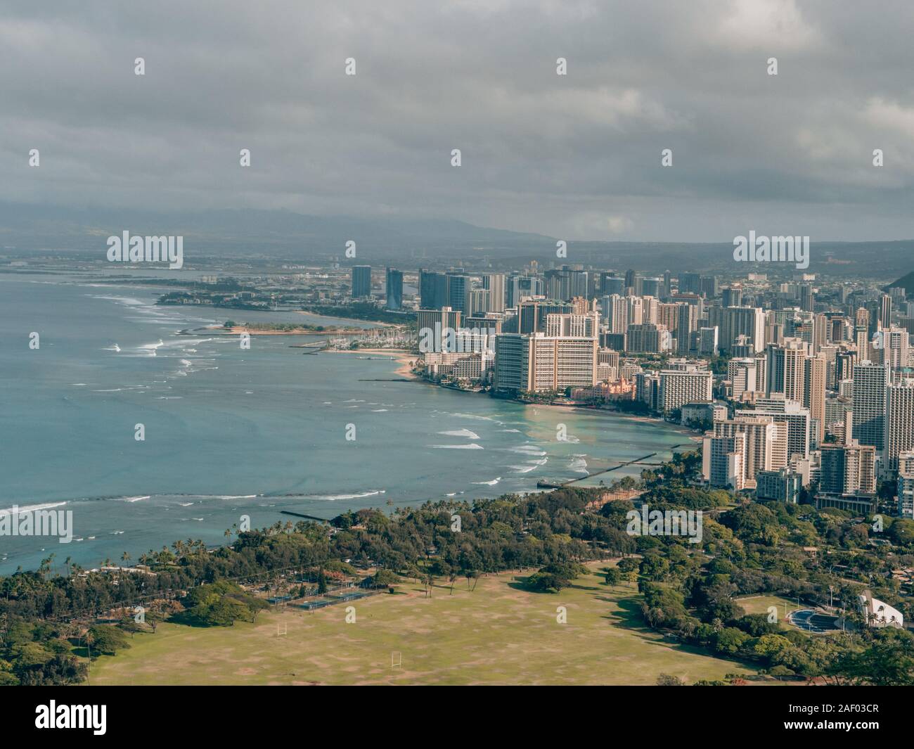 Oceanfront skyscrapers hi-res stock photography and images - Alamy