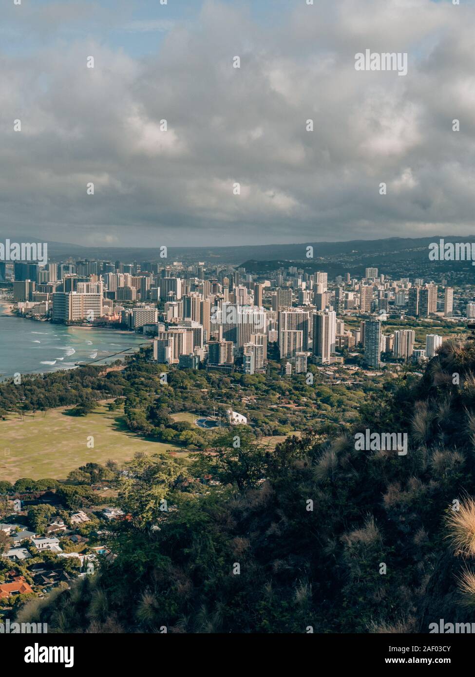 Skyline of honolulu hi-res stock photography and images - Alamy