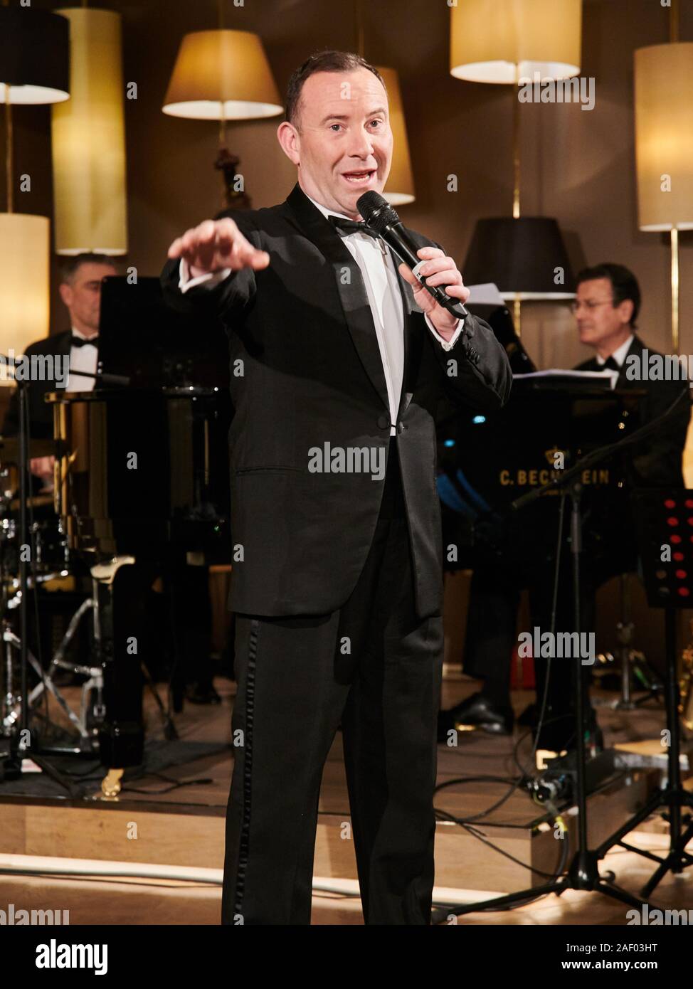 Berlin, Germany. 11th Dec, 2019. Leading actor Tam Ward sings during ...