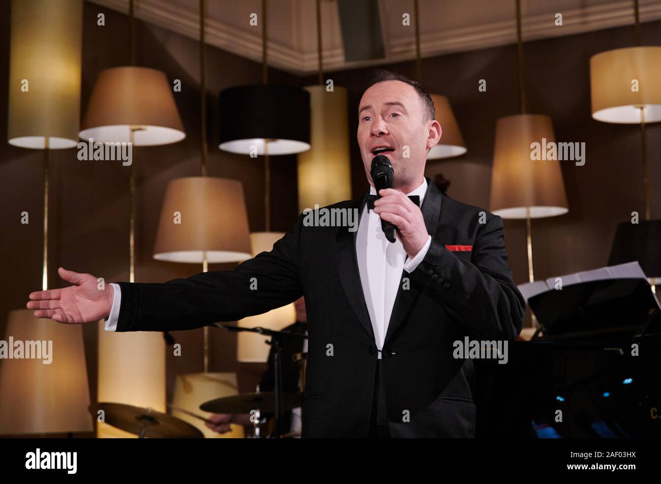 Berlin, Germany. 11th Dec, 2019. Leading actor Tam Ward sings during ...