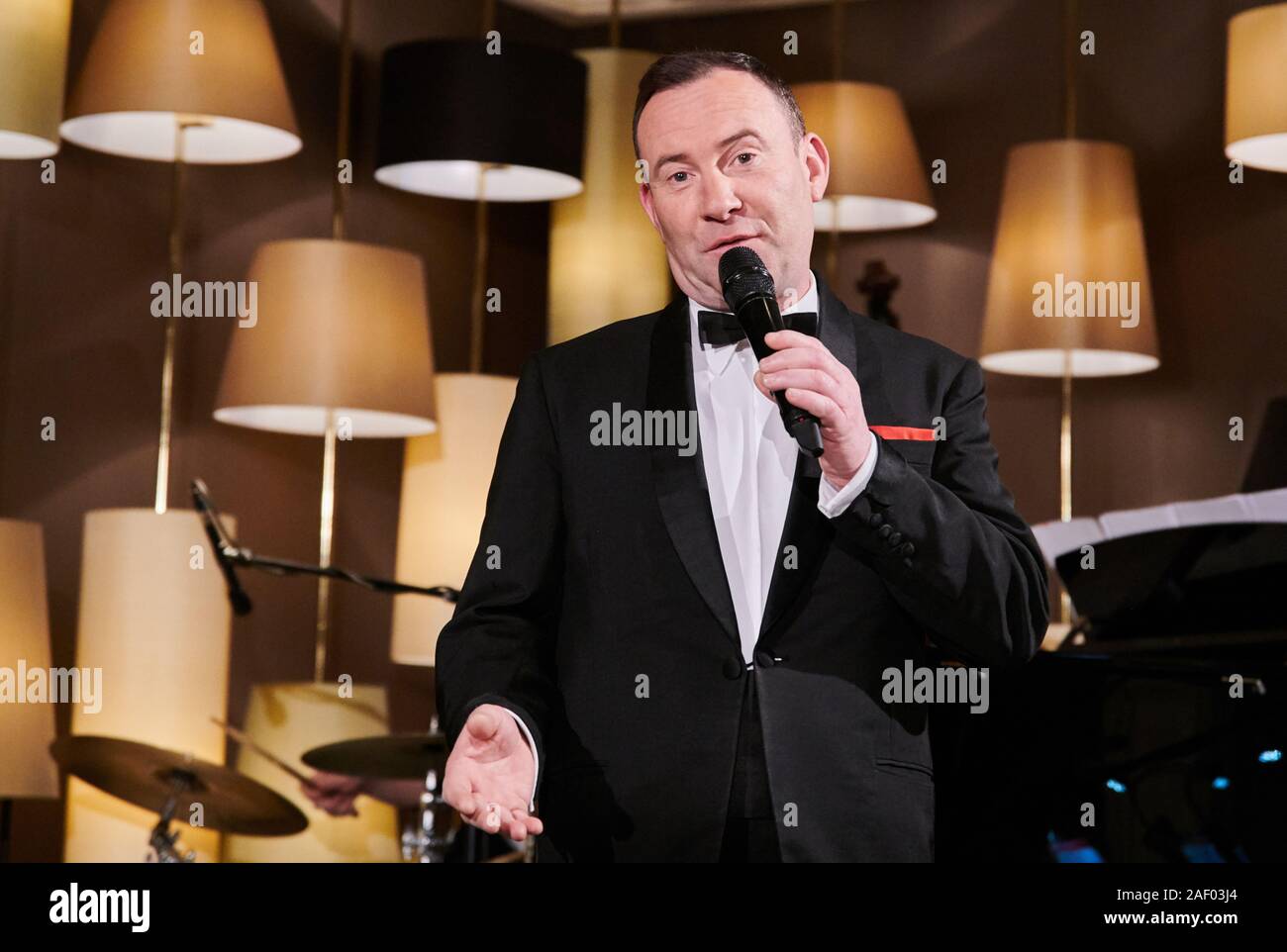 Berlin, Germany. 11th Dec, 2019. Leading actor Tam Ward sings during ...