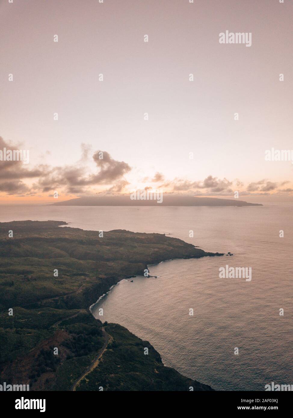 Golden hour hawaii landscapes hi-res stock photography and images - Alamy