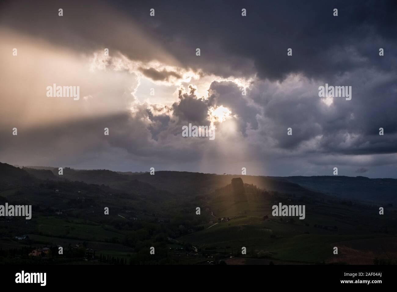 Sun beams shining hi-res stock photography and images - Alamy