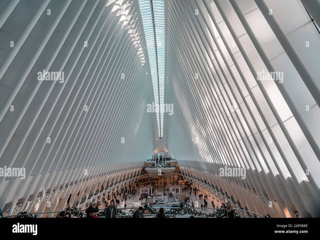 New york train station christmas hi-res stock photography and images ...