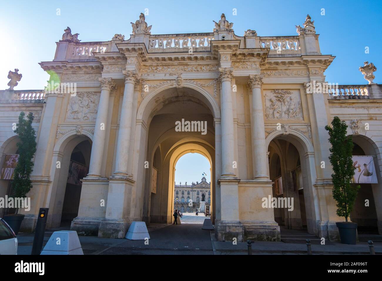 Rococo arch hi-res stock photography and images - Alamy