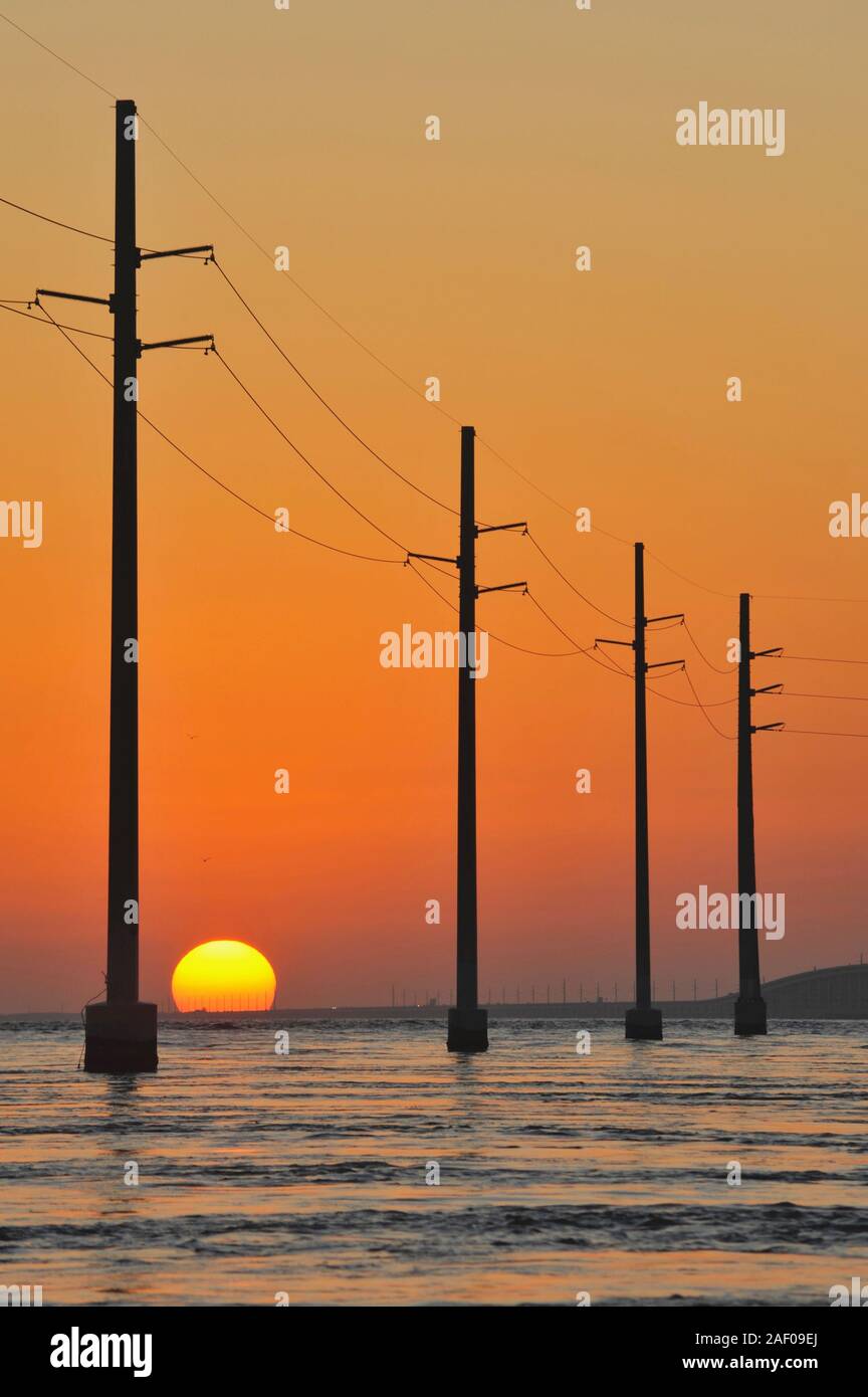 Power poles connected usa hi-res stock photography and images - Alamy
