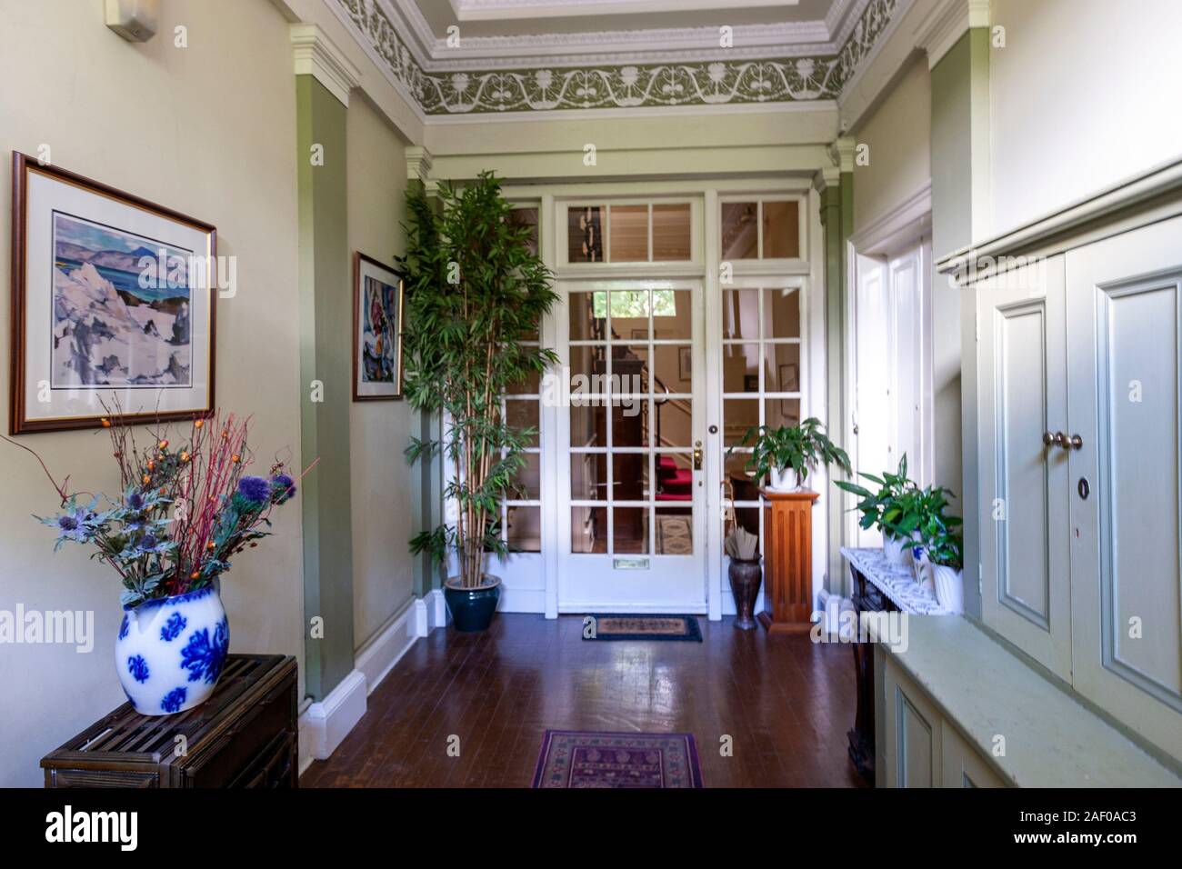 Entrance to a B&B in a Georgian house in Moray Place , Edinburgh ...