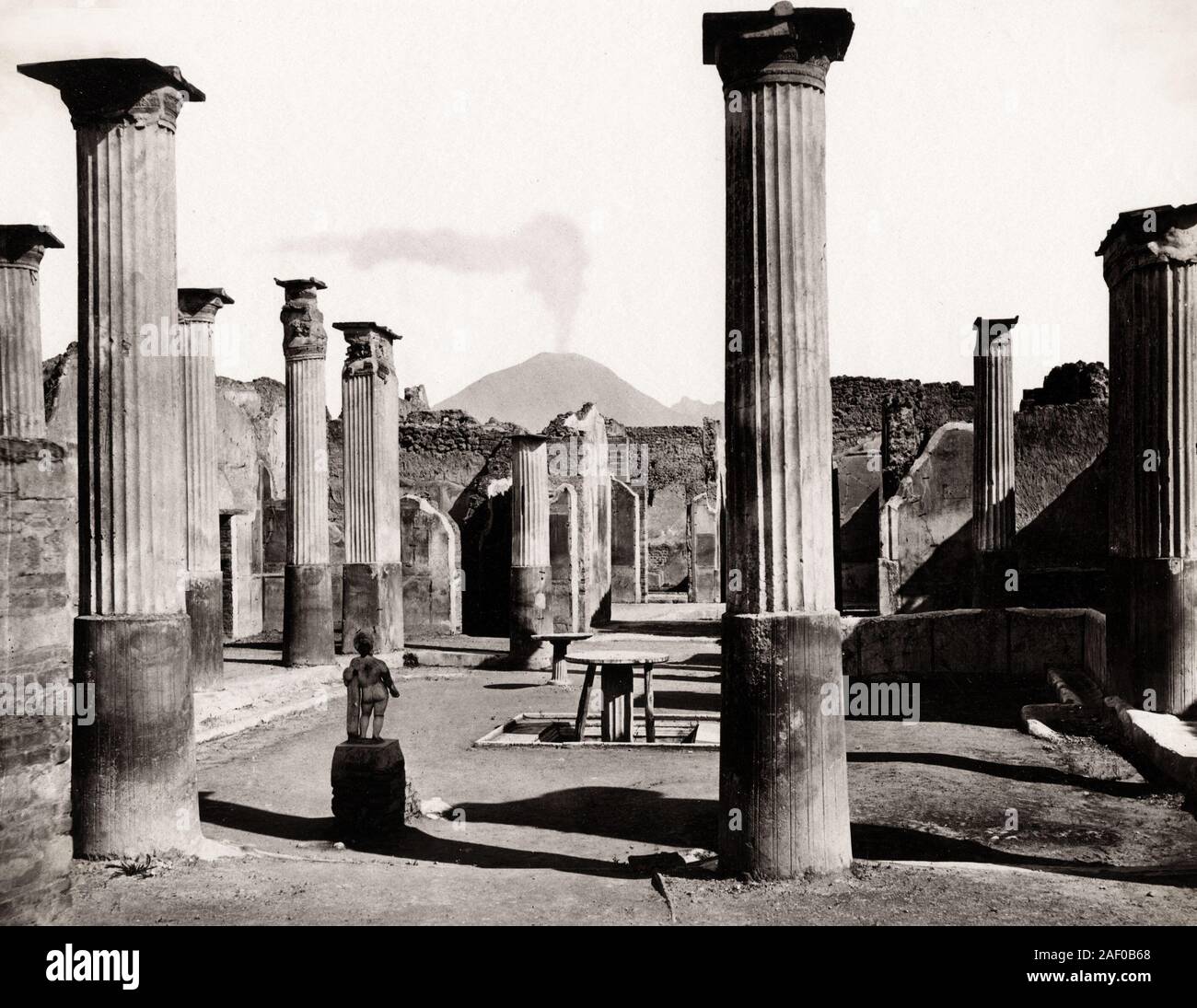 Mount press hi-res stock photography and images - Alamy