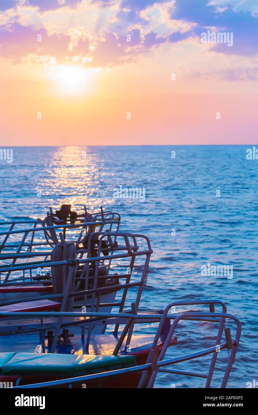 Sunset boats hi-res stock photography and images - Alamy