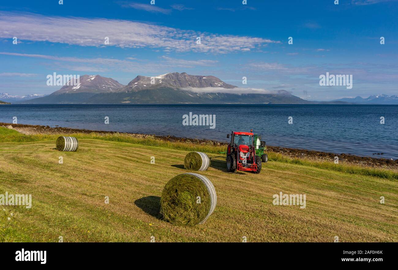 Farm agriculture tractor hi-res stock photography and images - Alamy