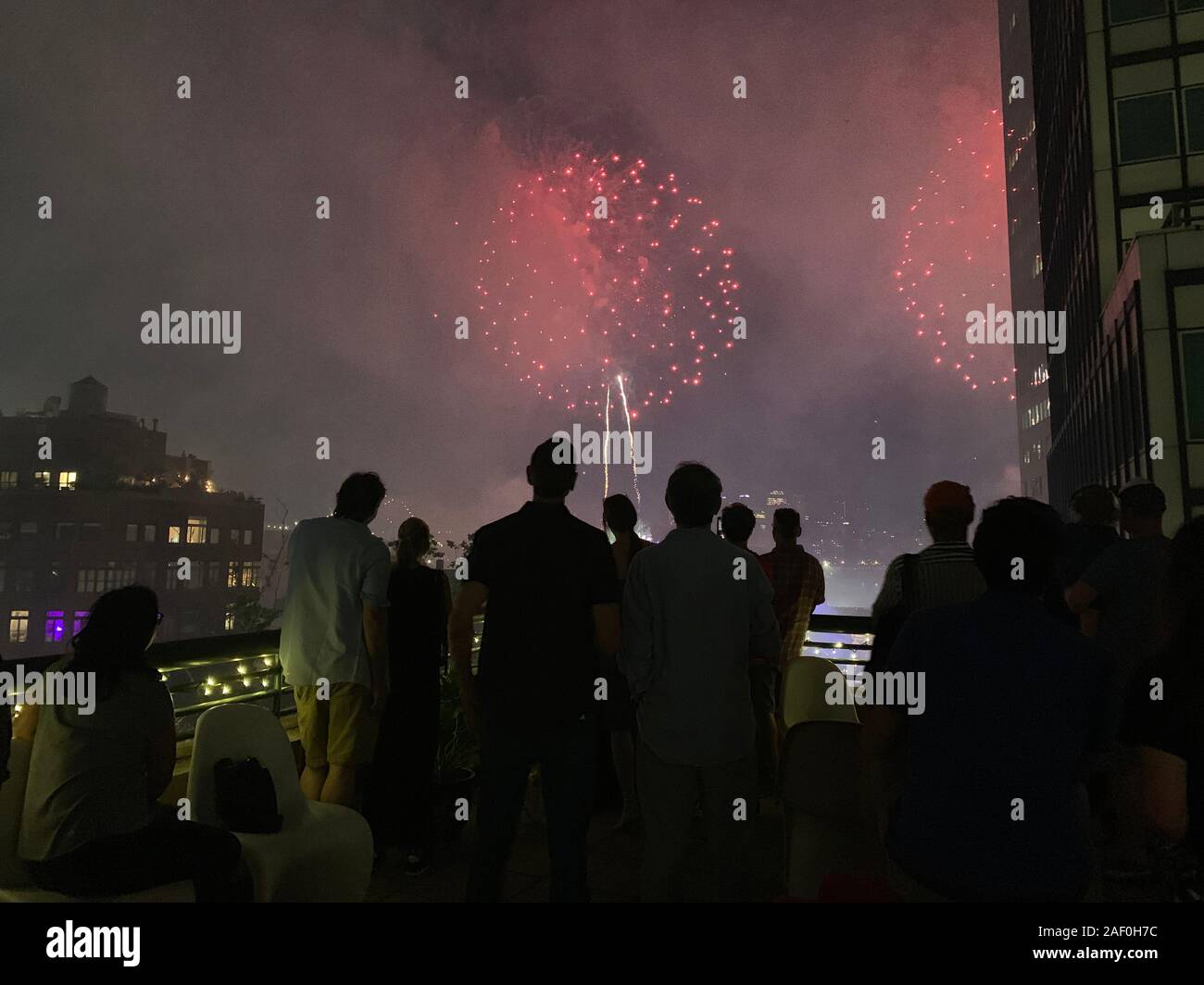 People watching fireworks on July 4th Stock Photo - Alamy