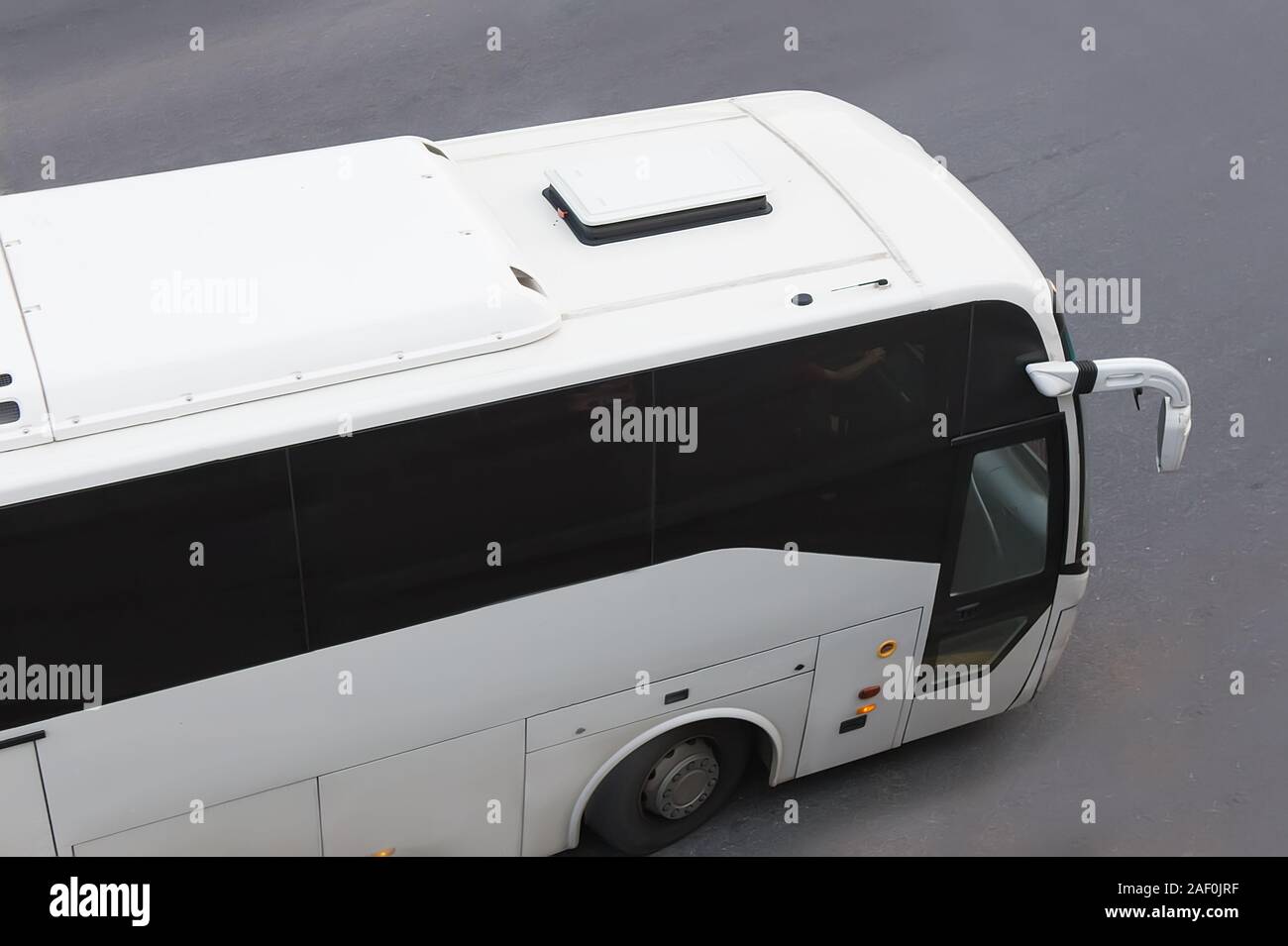 tourist bus at the city intersection Stock Photo - Alamy