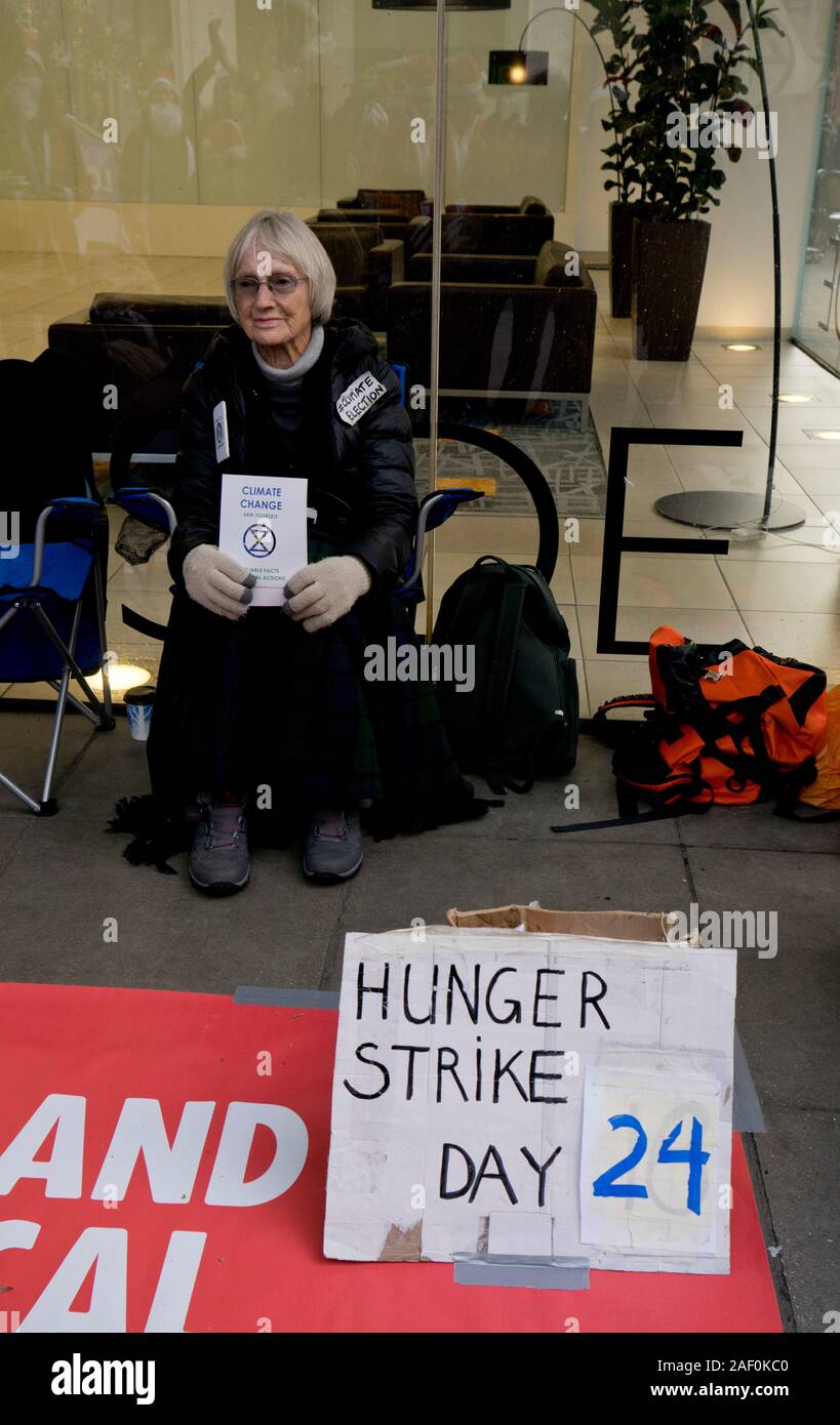 Hunger strike for climate hi-res stock photography and images - Alamy