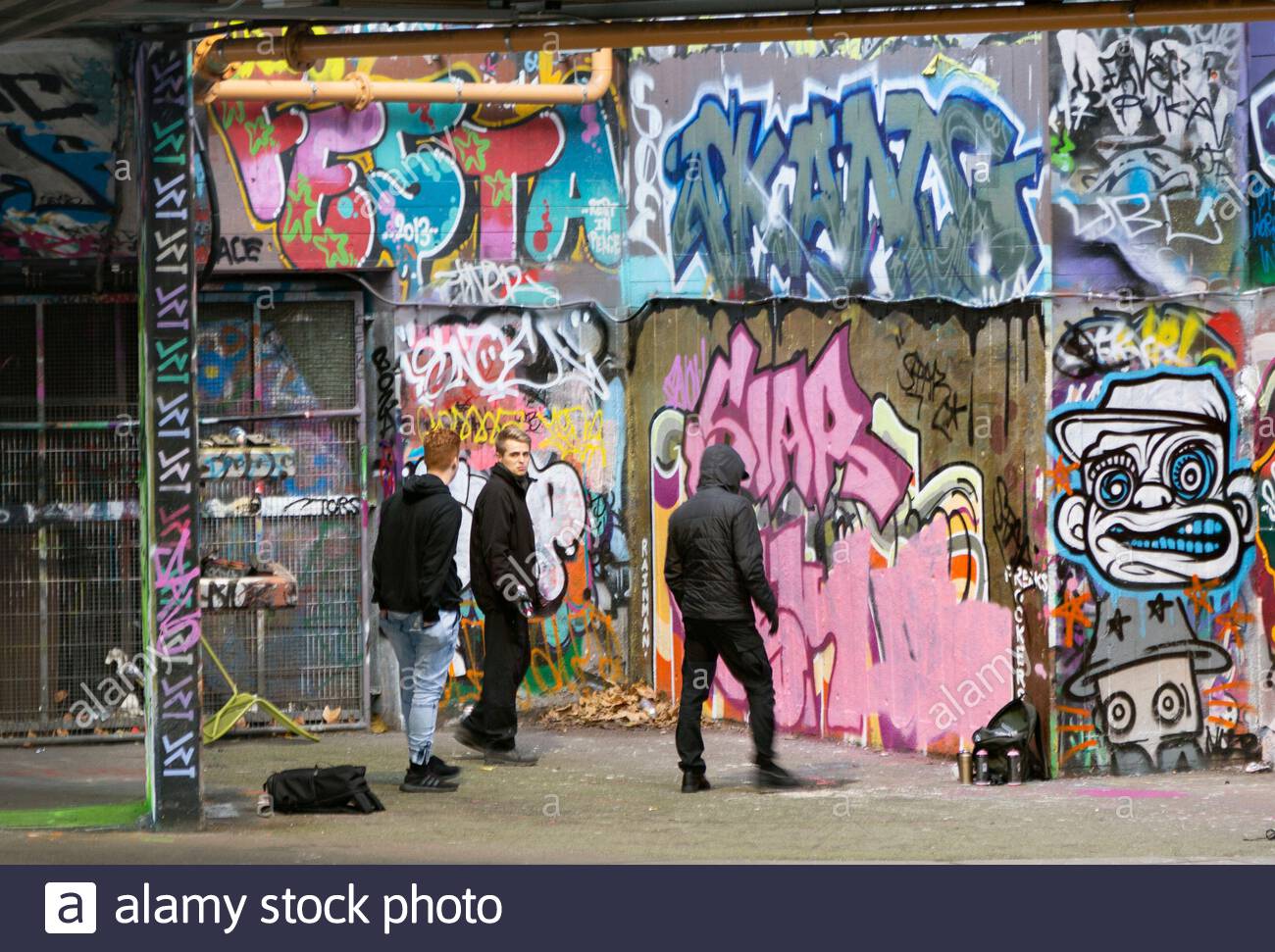 Hoodie Street Art Graffiti Stock Photos & Hoodie Street Art Graffiti ...