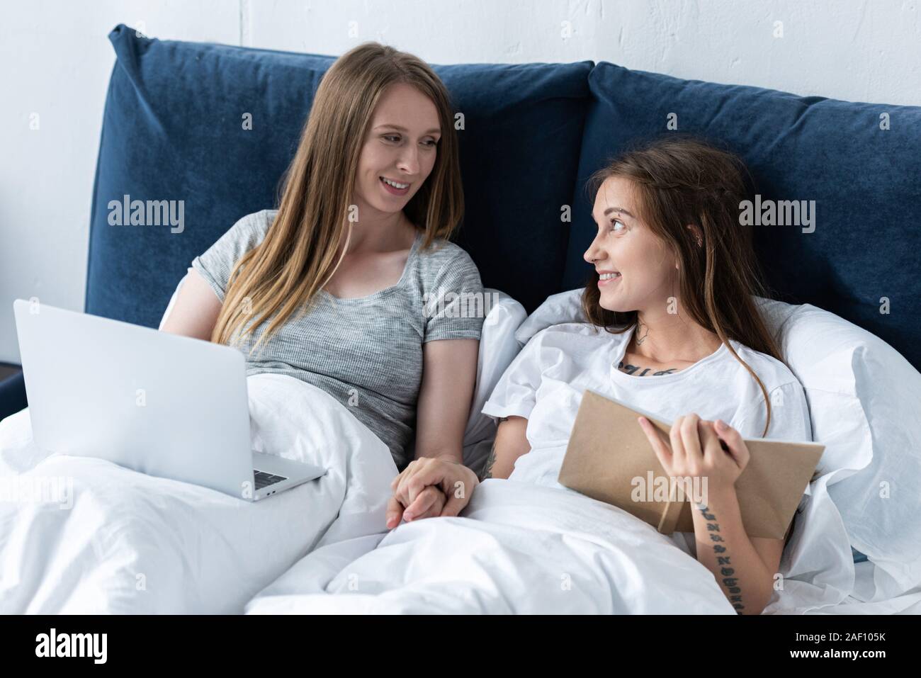Lesbians holding hands hi-res stock photography and images - Alamy