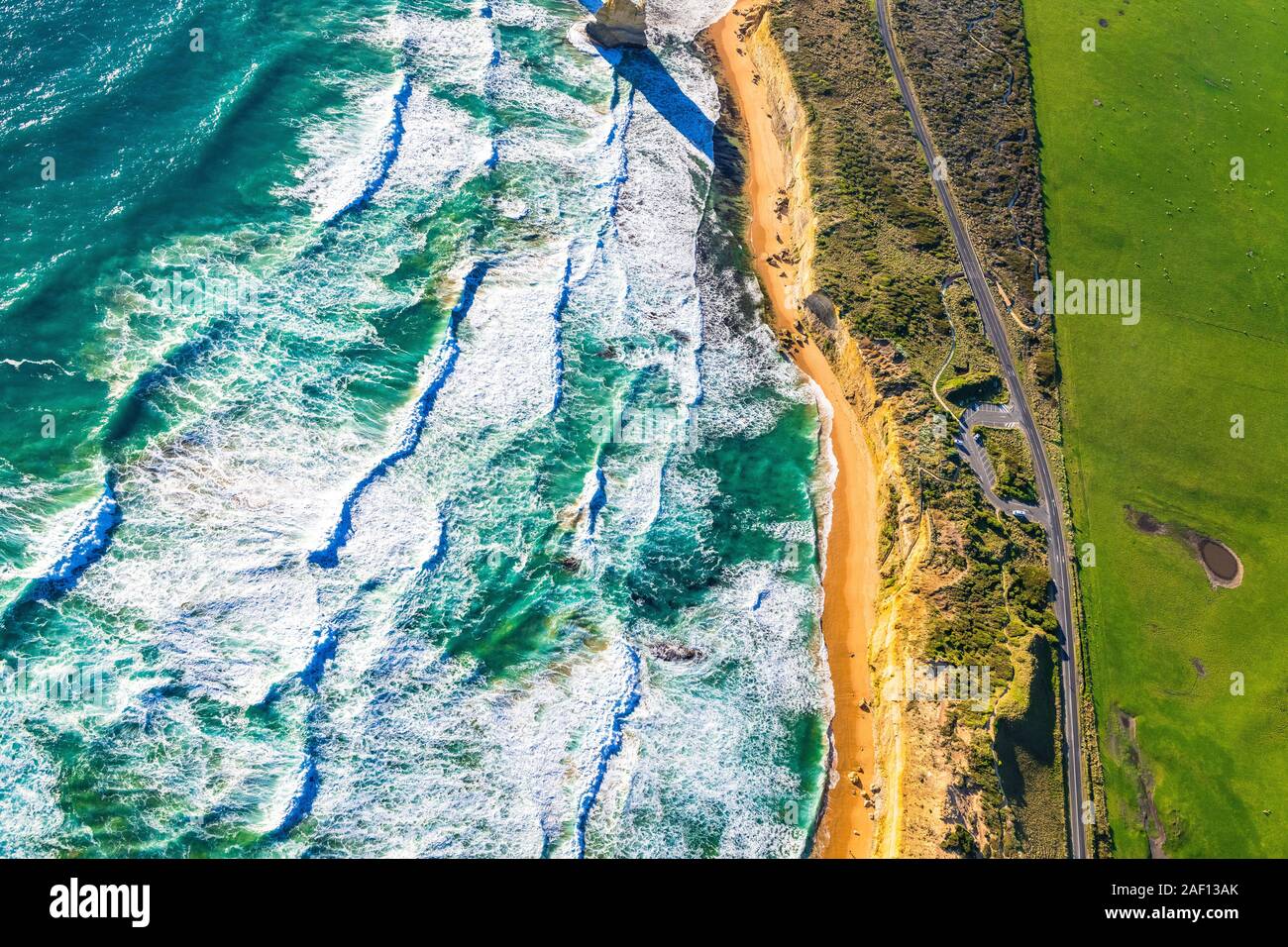 The Great Ocean Road and the dramatic cliffs that meet the Southern ...
