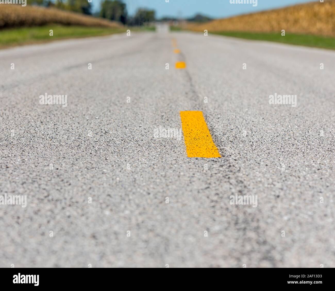 Highway yellow passing lane hi-res stock photography and images - Alamy