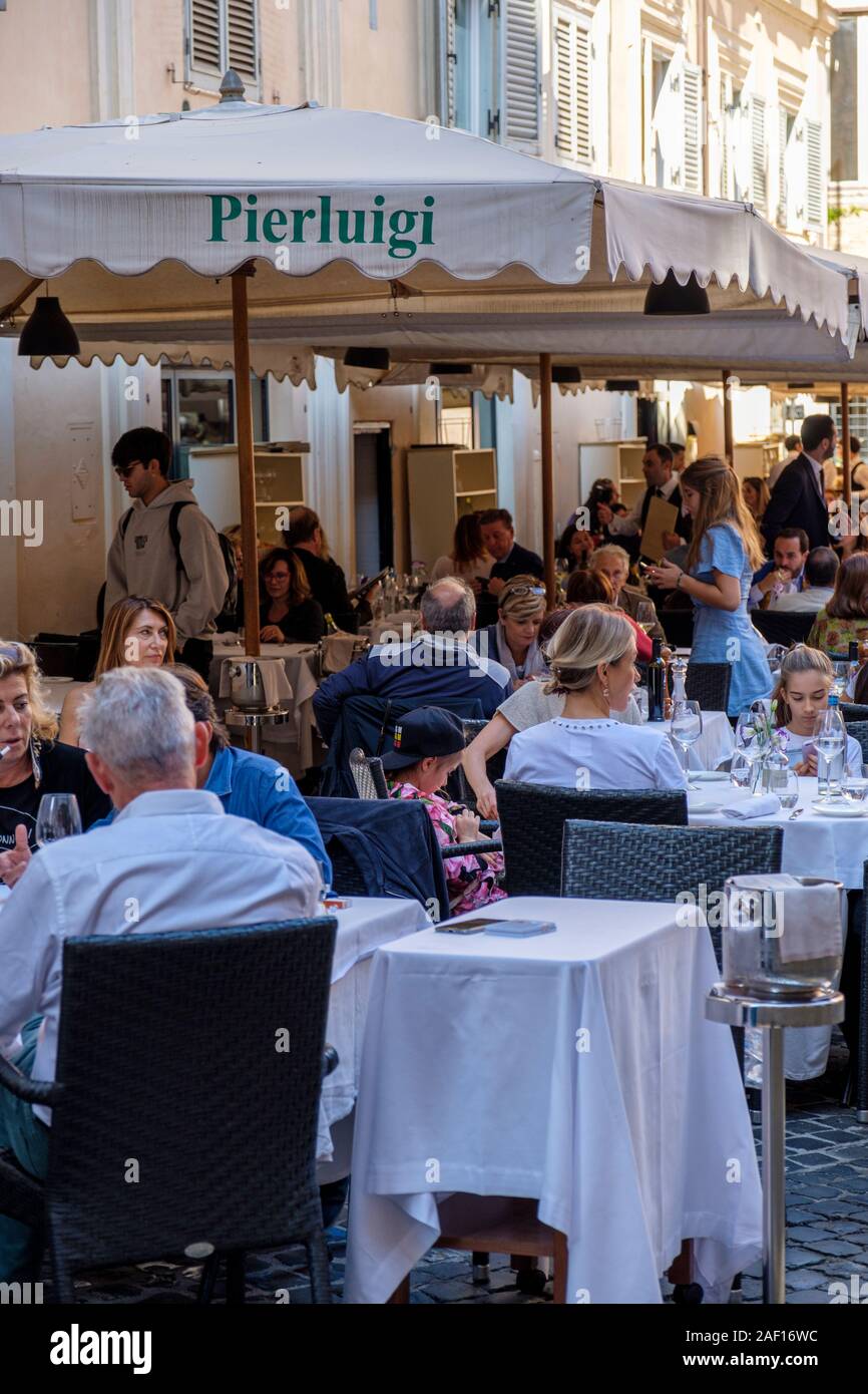 Rome streets, tourists, alfresco dining, Pierluigi Italian Restaurant ...