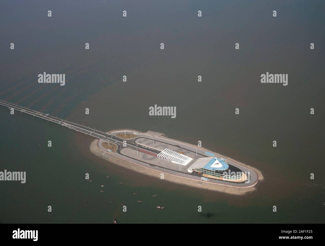 Hong kong zhuhai macau bridge undersea tunnell hi-res stock photography ...