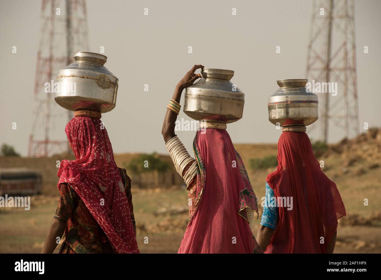 Women carrying water jars hi-res stock photography and images - Alamy
