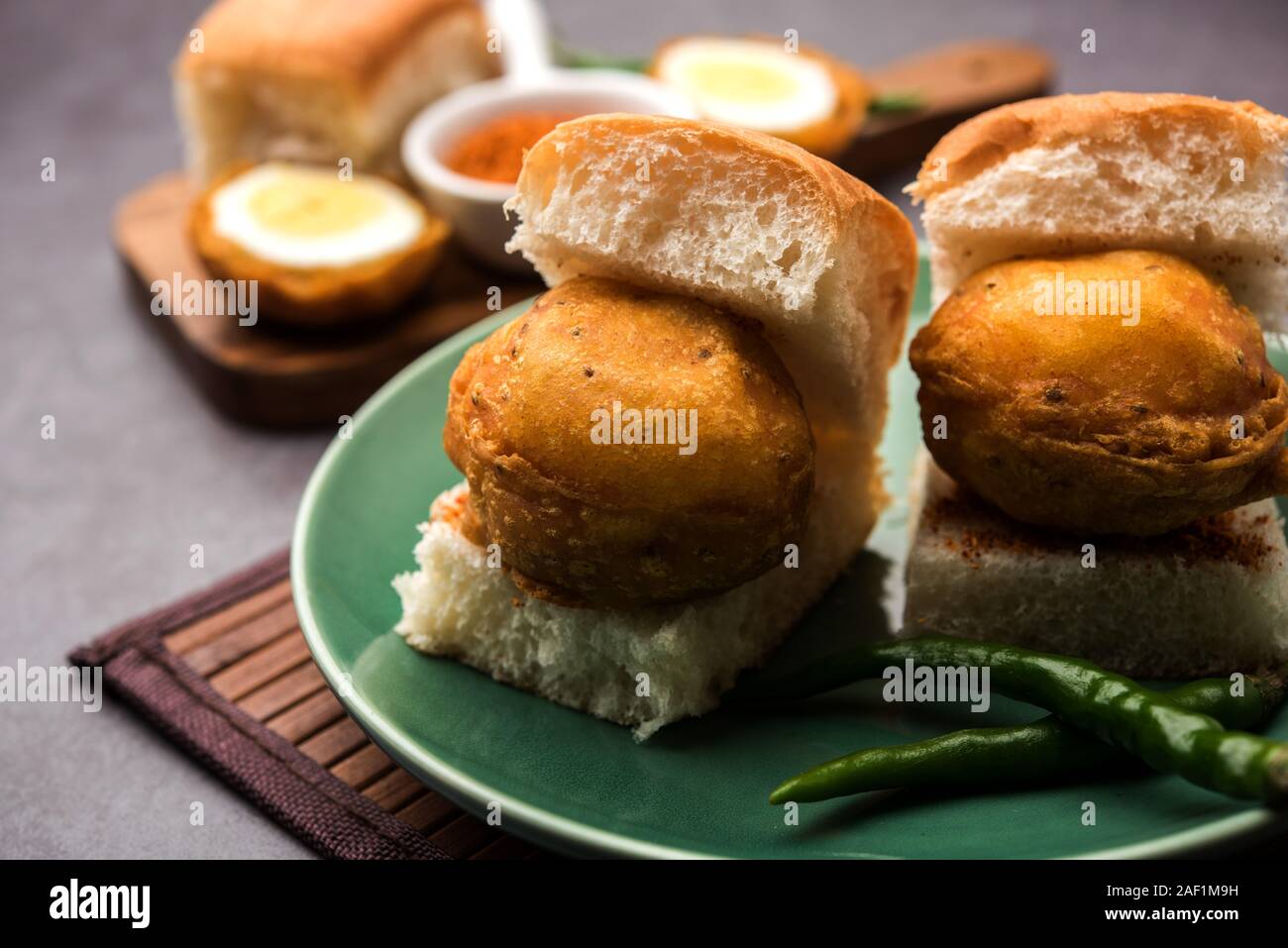 Egg Vada Pav or Anda Wada Paav / Pao is a non-Vegetarian Fast Food Dish ...