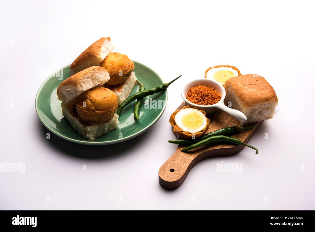 Egg Vada Pav or Anda Wada Paav / Pao is a non-Vegetarian Fast Food Dish ...
