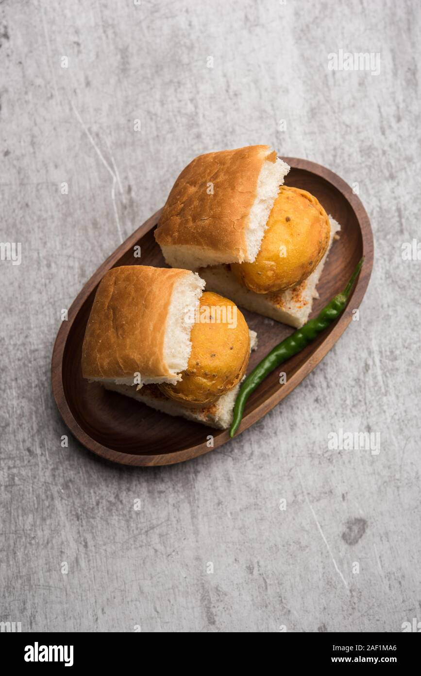 Egg Vada Pav or Anda Wada Paav / Pao is a non-Vegetarian Fast Food Dish ...