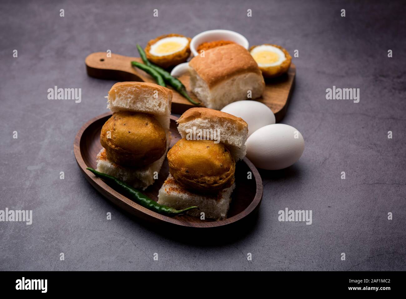 Egg Vada Pav or Anda Wada Paav / Pao is a non-Vegetarian Fast Food Dish ...