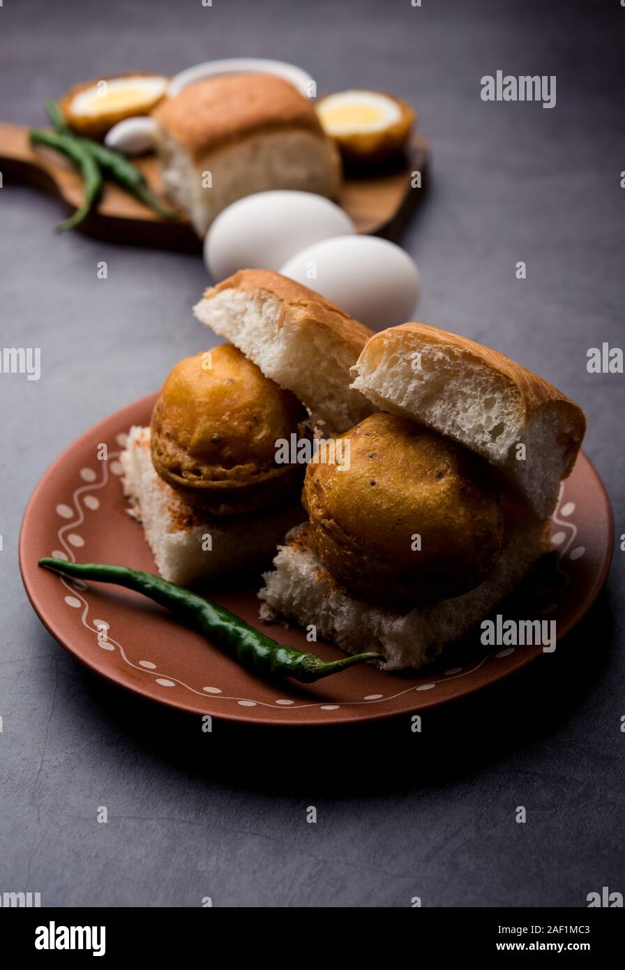 Egg Vada Pav or Anda Wada Paav / Pao is a non-Vegetarian Fast Food Dish ...