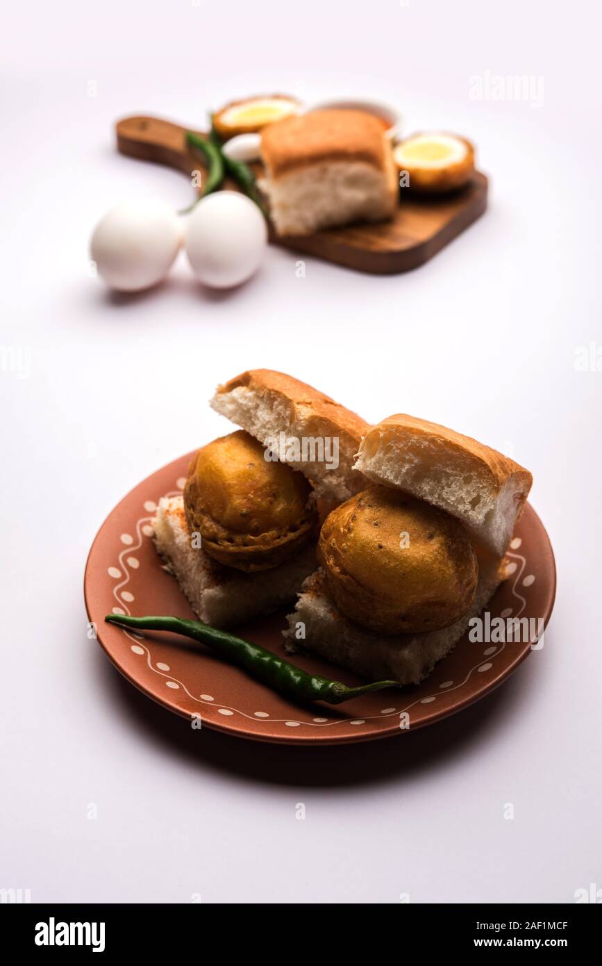 Egg Vada Pav or Anda Wada Paav / Pao is a non-Vegetarian Fast Food Dish ...