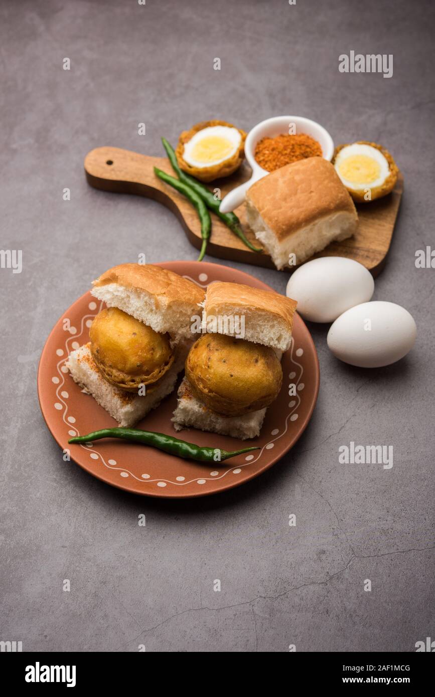 Egg Vada Pav or Anda Wada Paav / Pao is a non-Vegetarian Fast Food Dish ...