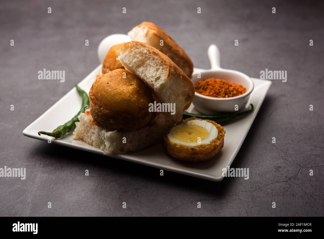 Egg Vada Pav or Anda Wada Paav / Pao is a non-Vegetarian Fast Food Dish ...